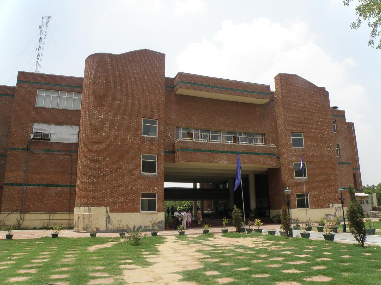 NSUT (NSIT): Cutoff, Admission 2024, Fees, Placements, Courses