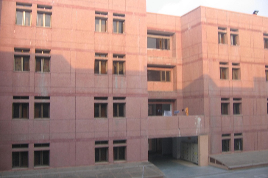 IIT Delhi Hostel Fees 2025, Facilities, Rooms, Food, Photos
