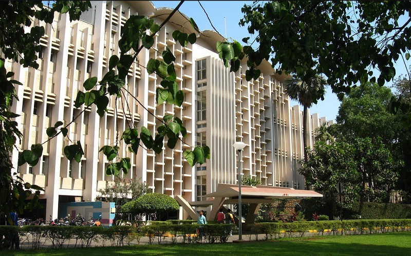 IIT Bombay vs IIT Delhi