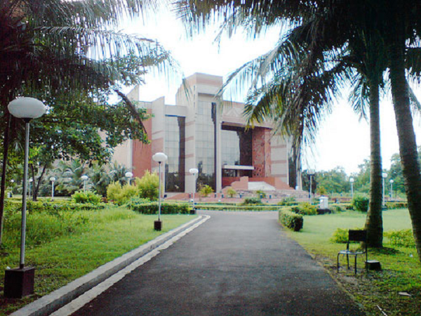 IIM Indore vs IIM Calcutta IIM Indore vs IIM Calcutta
