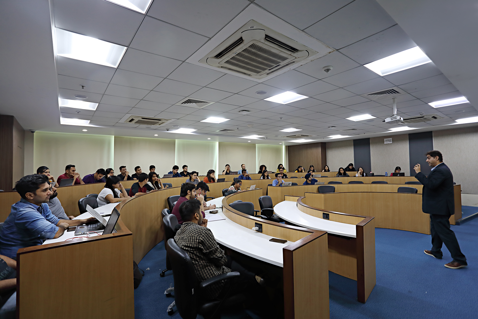 NMIMS Mumbai Courses & Fees 2025