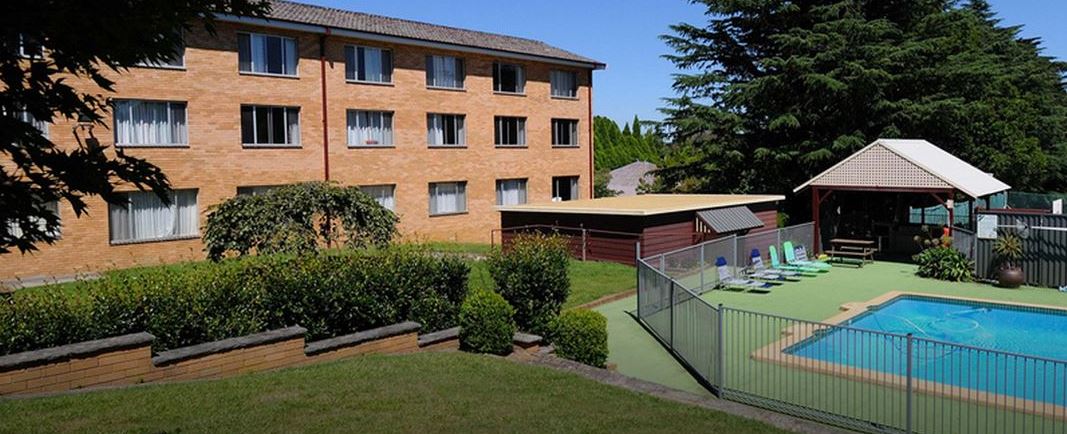 Blue Mountains International Hotel Management School Logo