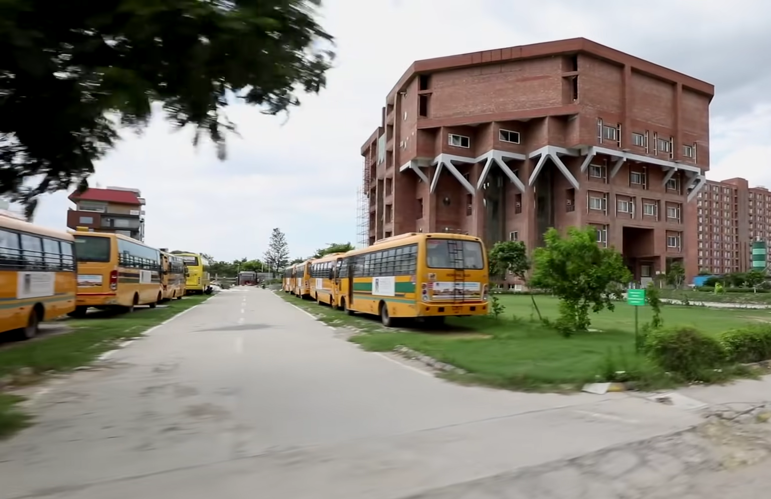 Sharda University : Fees, Admission 2025, Courses, Cutoff, Ranking ...