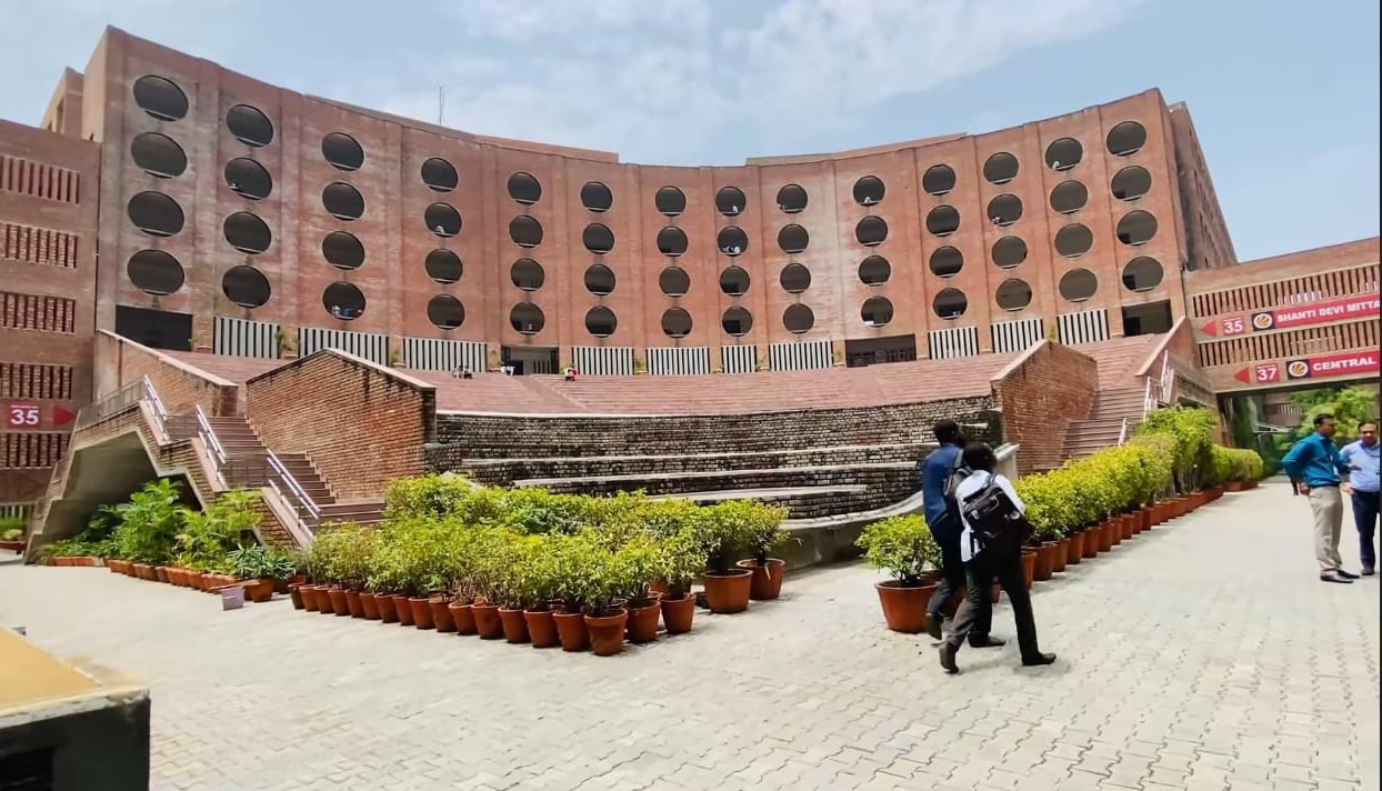 LPU: Admission 2025, Fees, Courses, Ranking, Cutoff, Scholarship, Placement