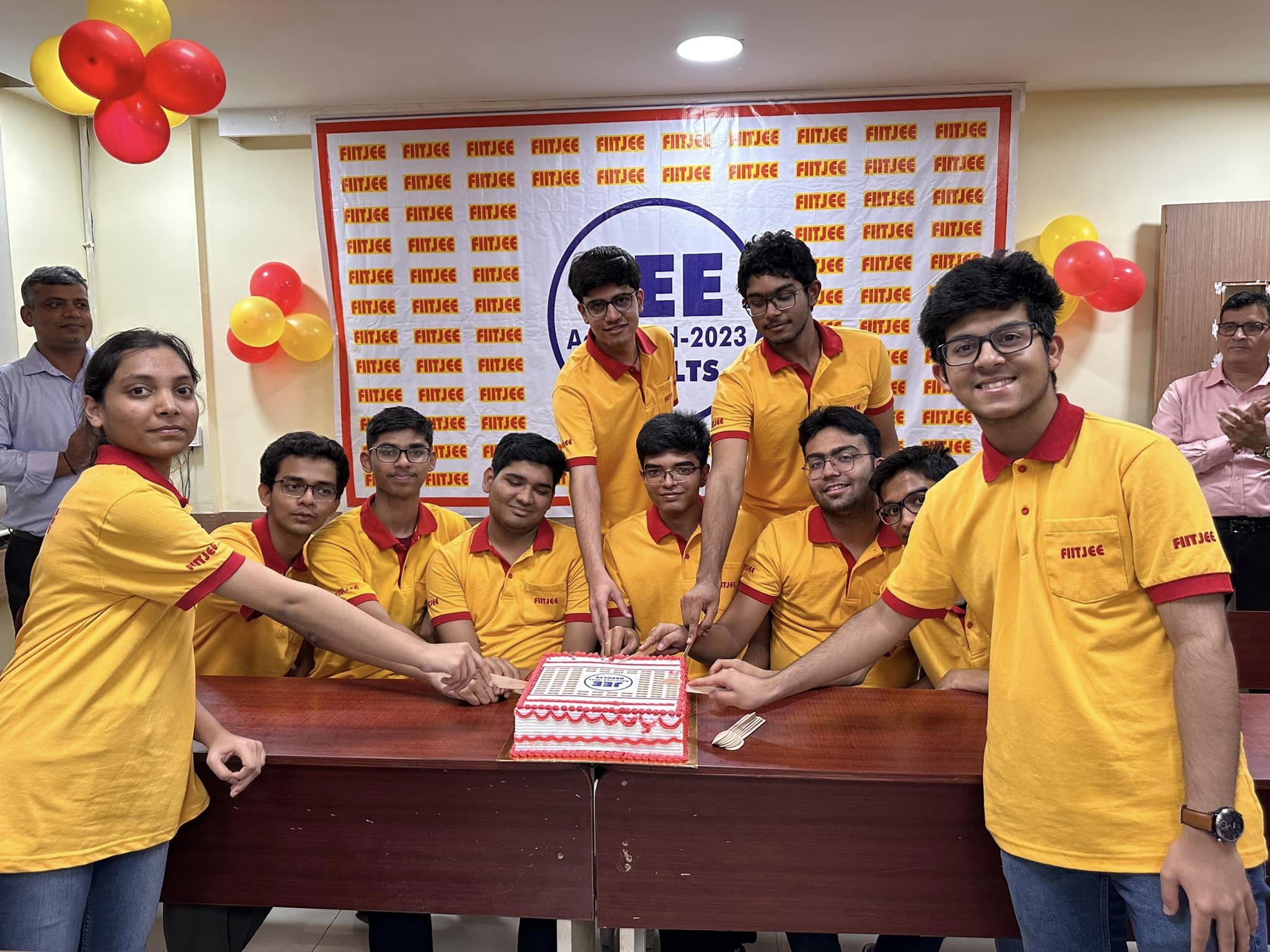 FIITJEE Noida: Courses & Fees