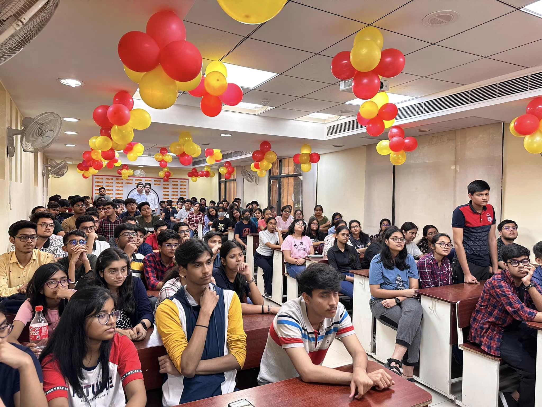 FIITJEE Noida: Courses & Fees
