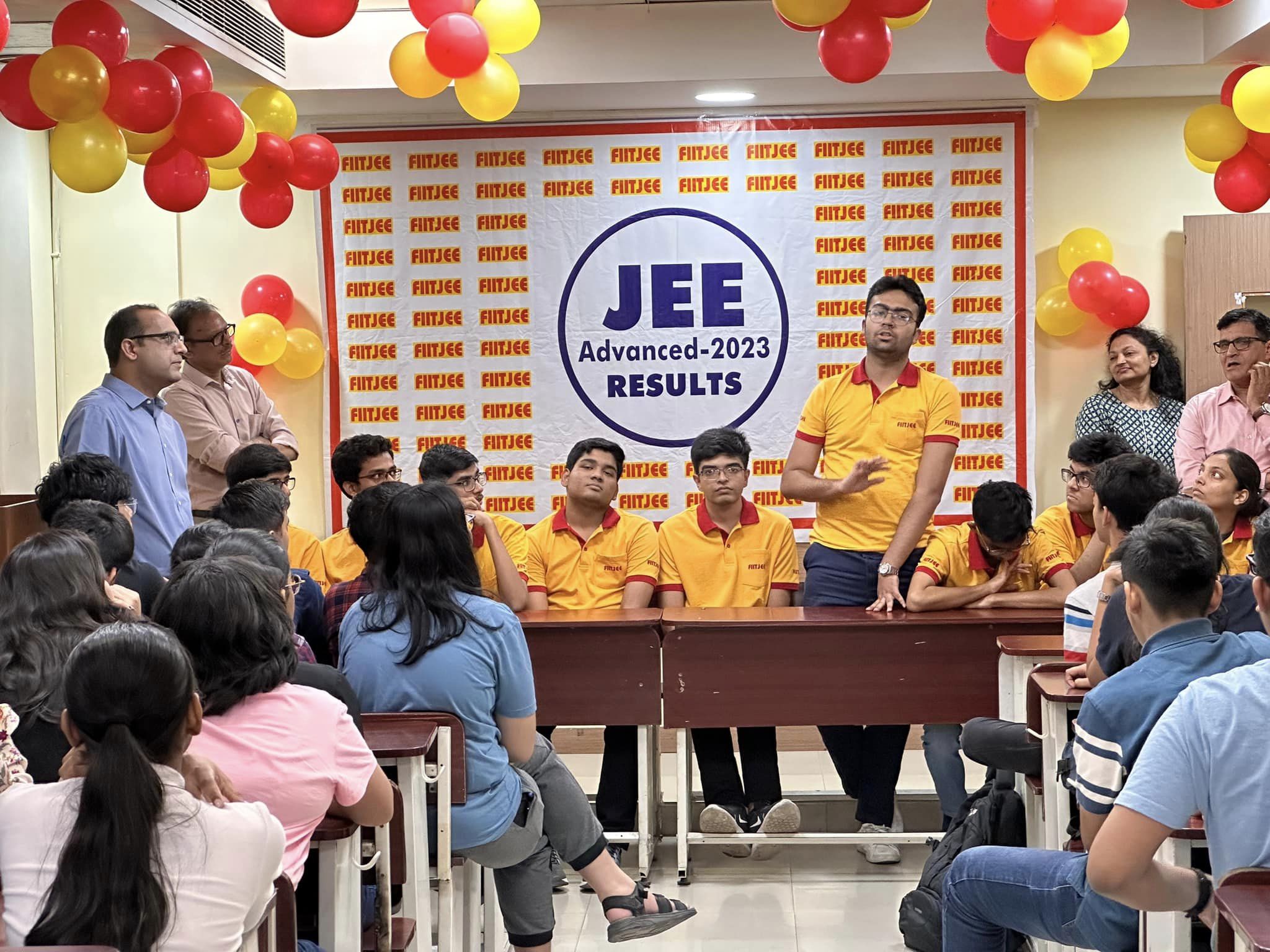 FIITJEE Noida: Courses & Fees