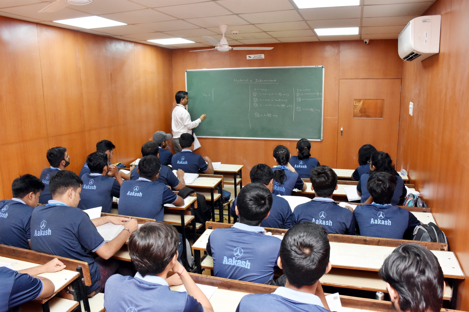 Aakash Institute Delhi: Fee, Contact, Courses, Reviews, Hostels
