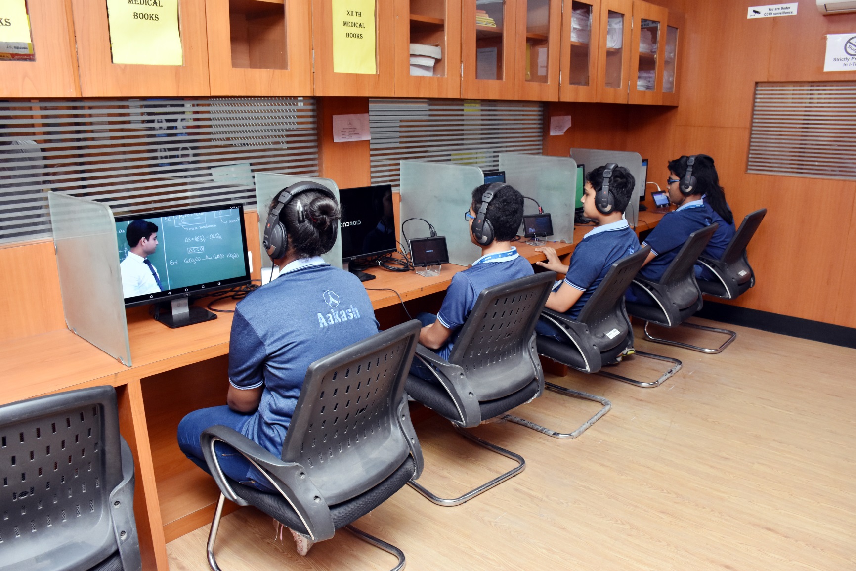 Aakash Institute Delhi: Fee, Contact, Courses, Reviews, Hostels