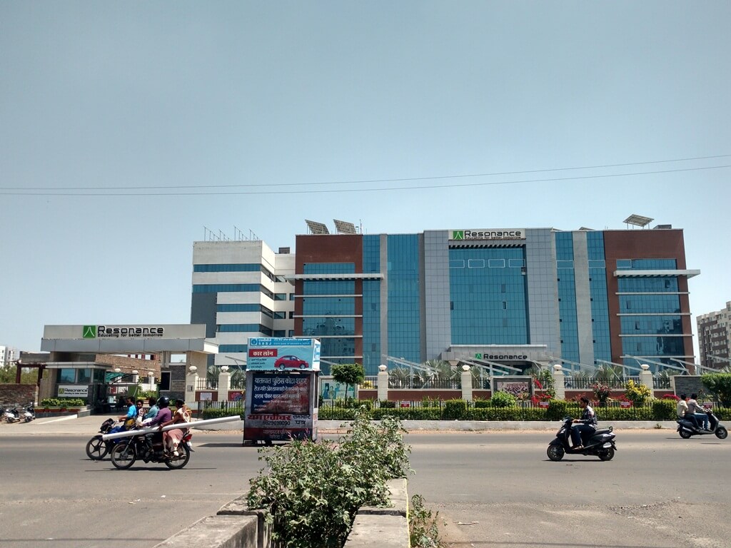 Resonance Kota: Courses & Fees 2025