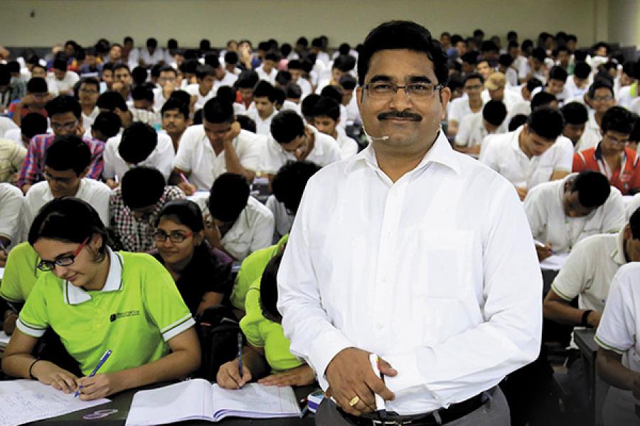 Resonance Kota: Courses & Fees 2025