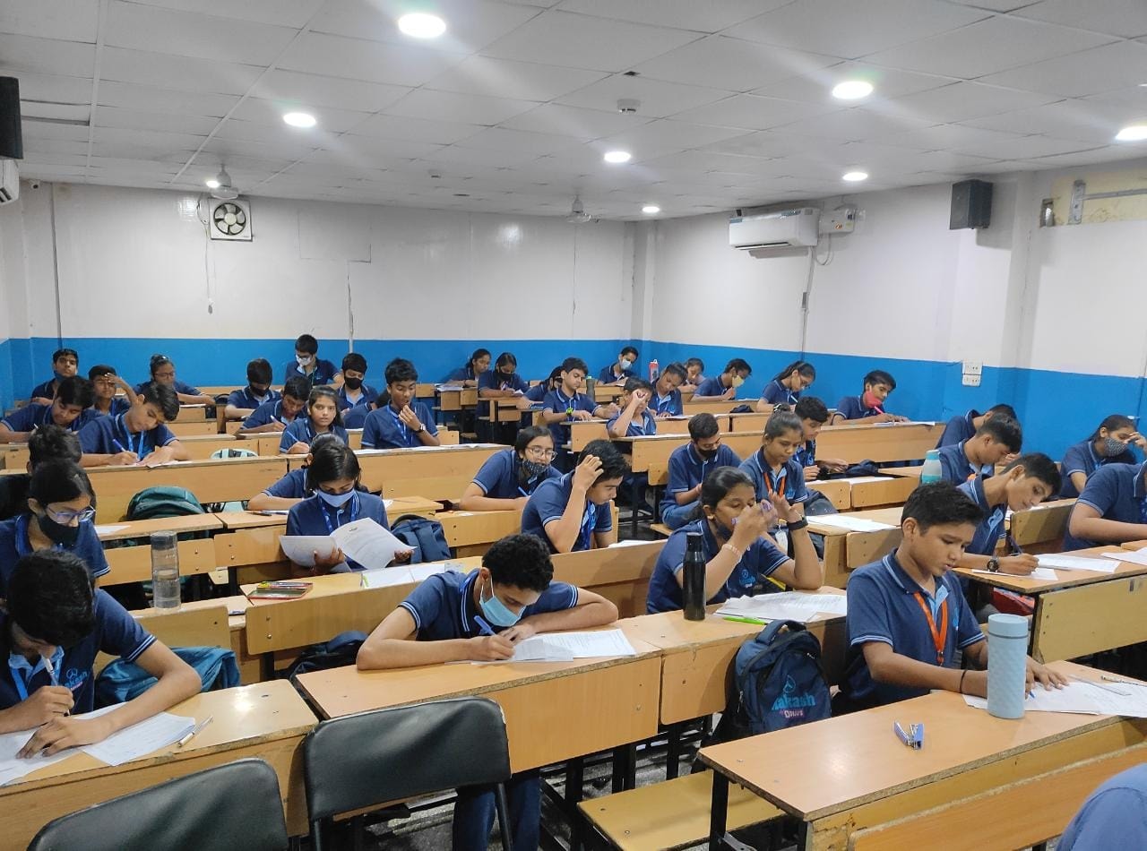 Aakash Institute Gurgaon: Fees 2025, Contact Number, Reviews, Courses, Hostels