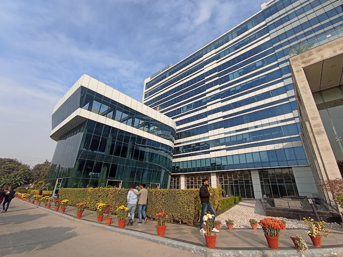 Physics Wallah Noida: Fees 2025, Contact Number, Reviews, Courses