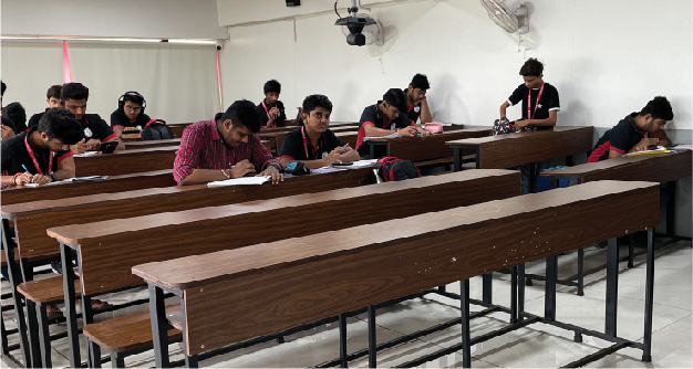 Physics Wallah Noida: Fees 2025, Contact Number, Reviews, Courses