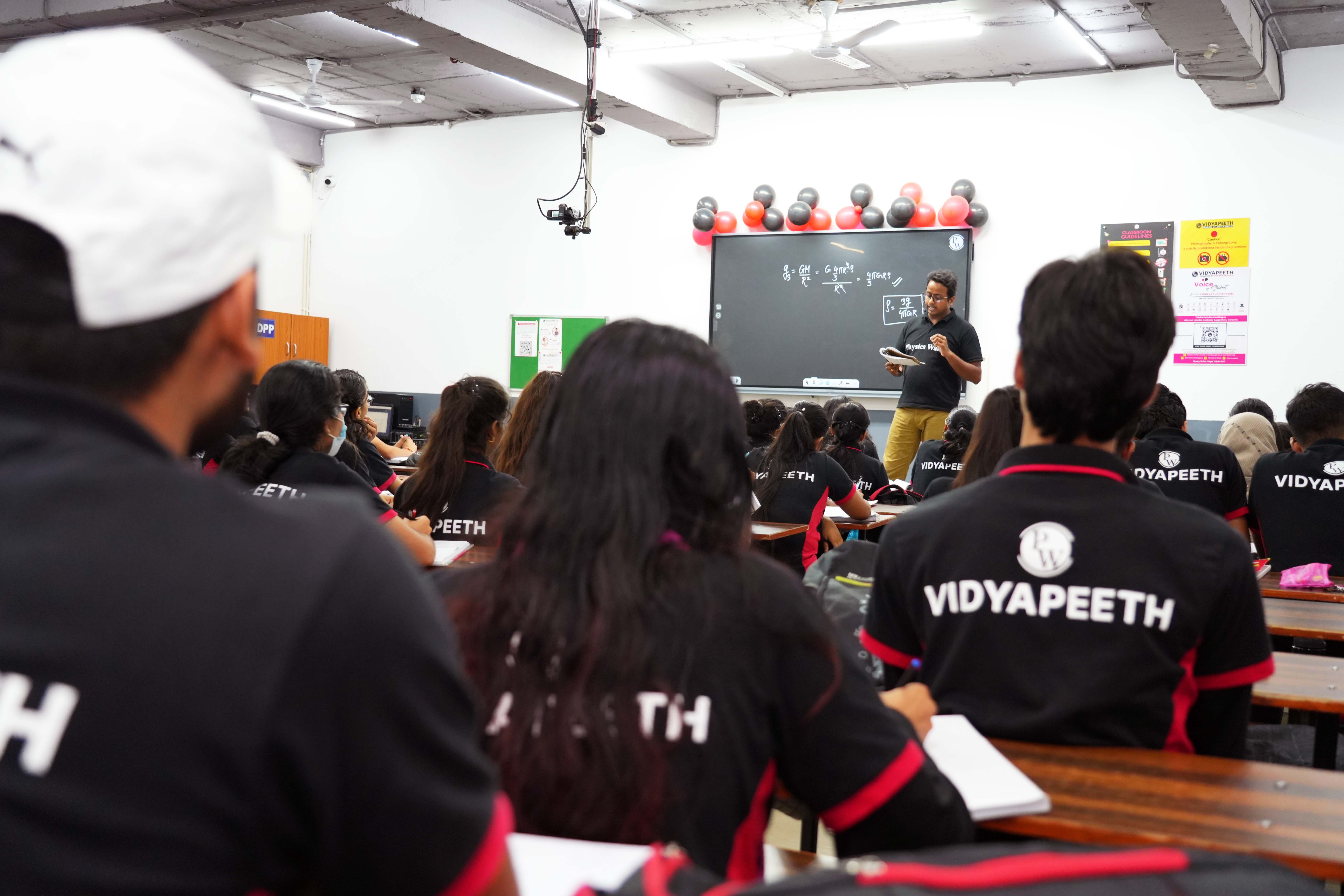 Physics Wallah Delhi (Janakpuri Center): Fees 2025, Contact Number ...