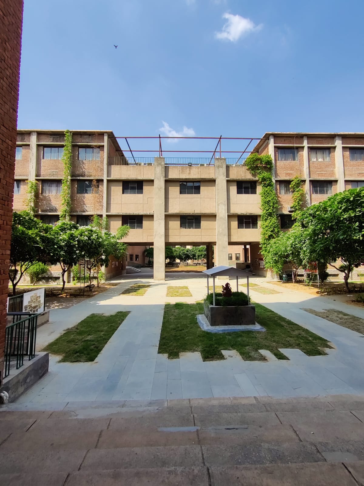 IILM University Gurgaon Admission 2025: Dates, Fees, Eligibility ...